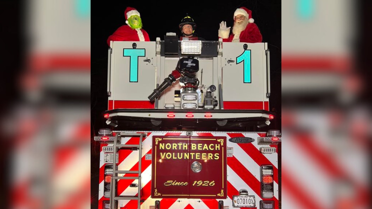 Santa And The Grinch Visit Chesapeake Beach - The BayNet