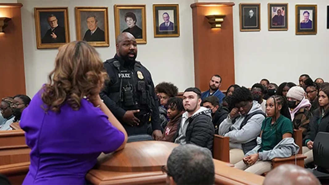 Schools In Court: Introducing Young Minds To America's Legal System ...
